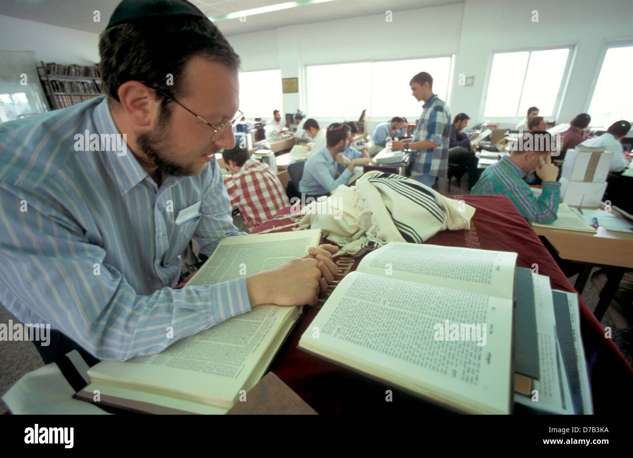 Talmud and midrash hi-res stock photography and images - Alamy