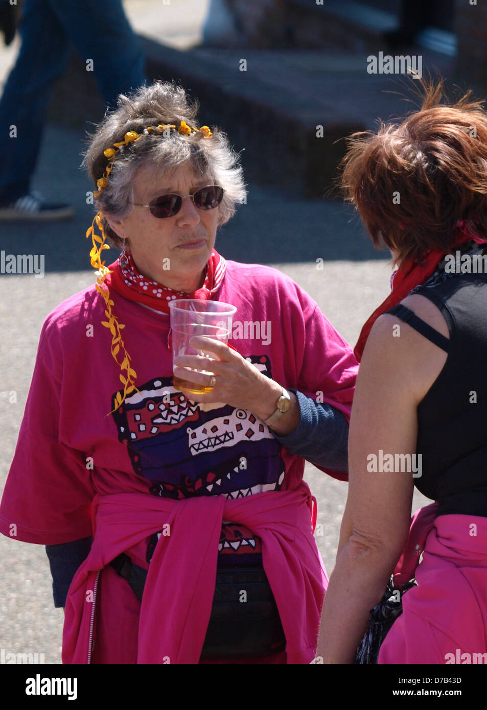 Woman outside summer hi-res stock photography and images - Alamy