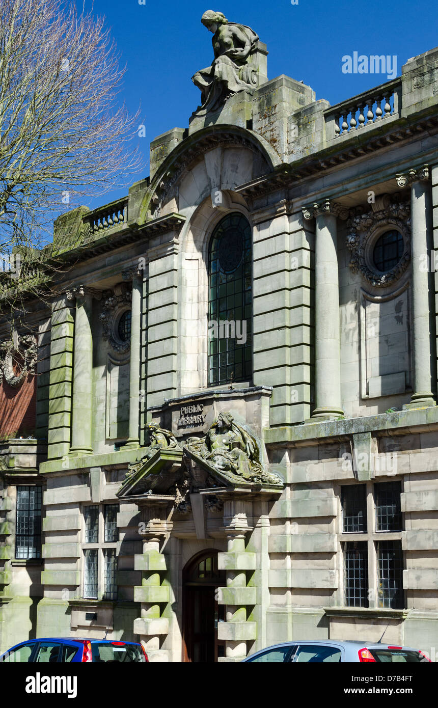 The building housing Dudley Public Library in St. James's Road, Dudley ...