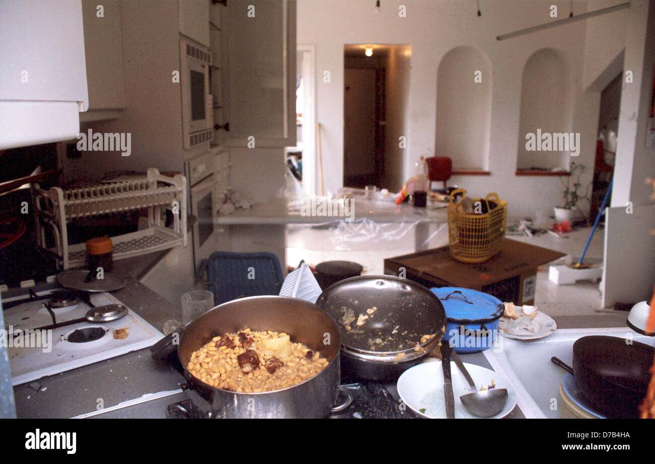 Food in war hi-res stock photography and images - Alamy