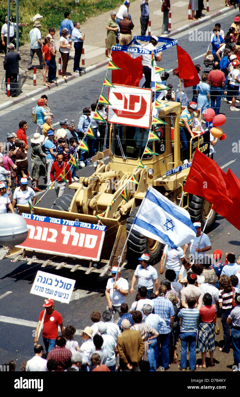 1st may parade hi-res stock photography and images - Alamy