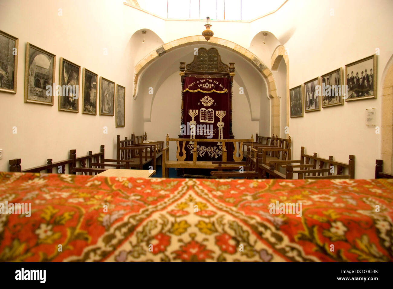 the Emtza'i (Middle) sephardic synagogue in the old city of jerusalem ...