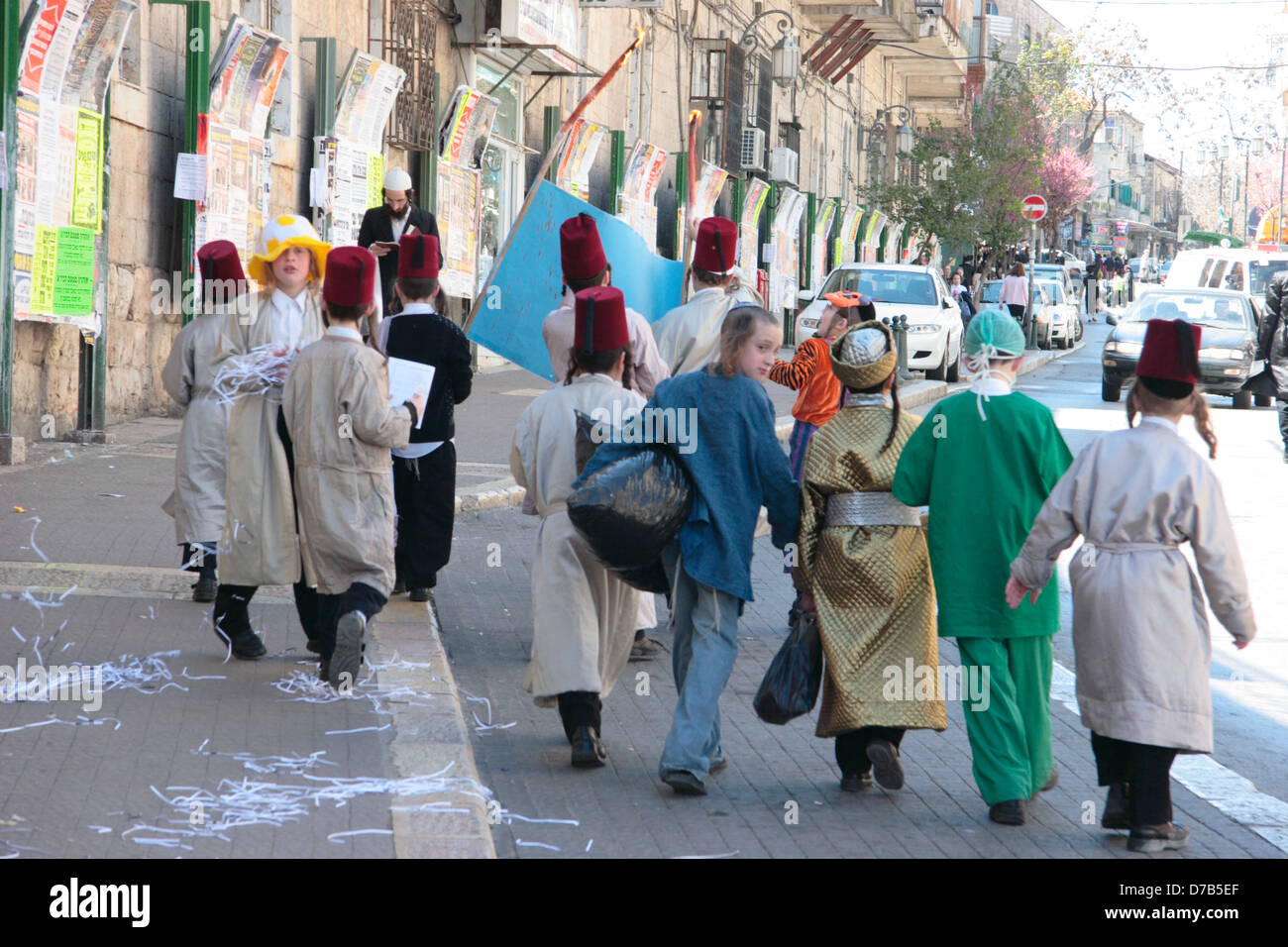 Marching in procession hi-res stock photography and images - Alamy