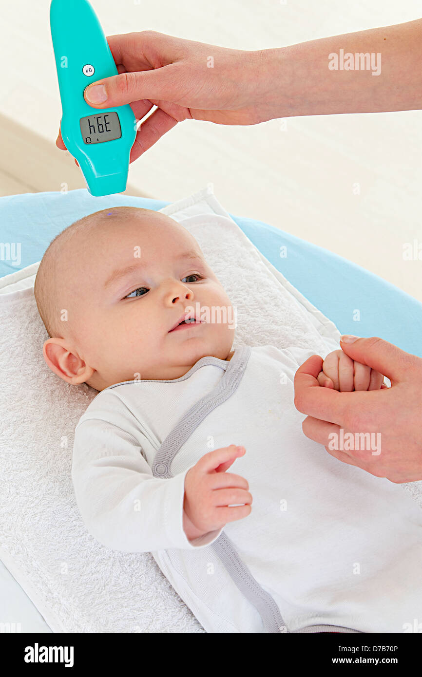 Baby temperature measurement hi-res stock photography and images - Alamy