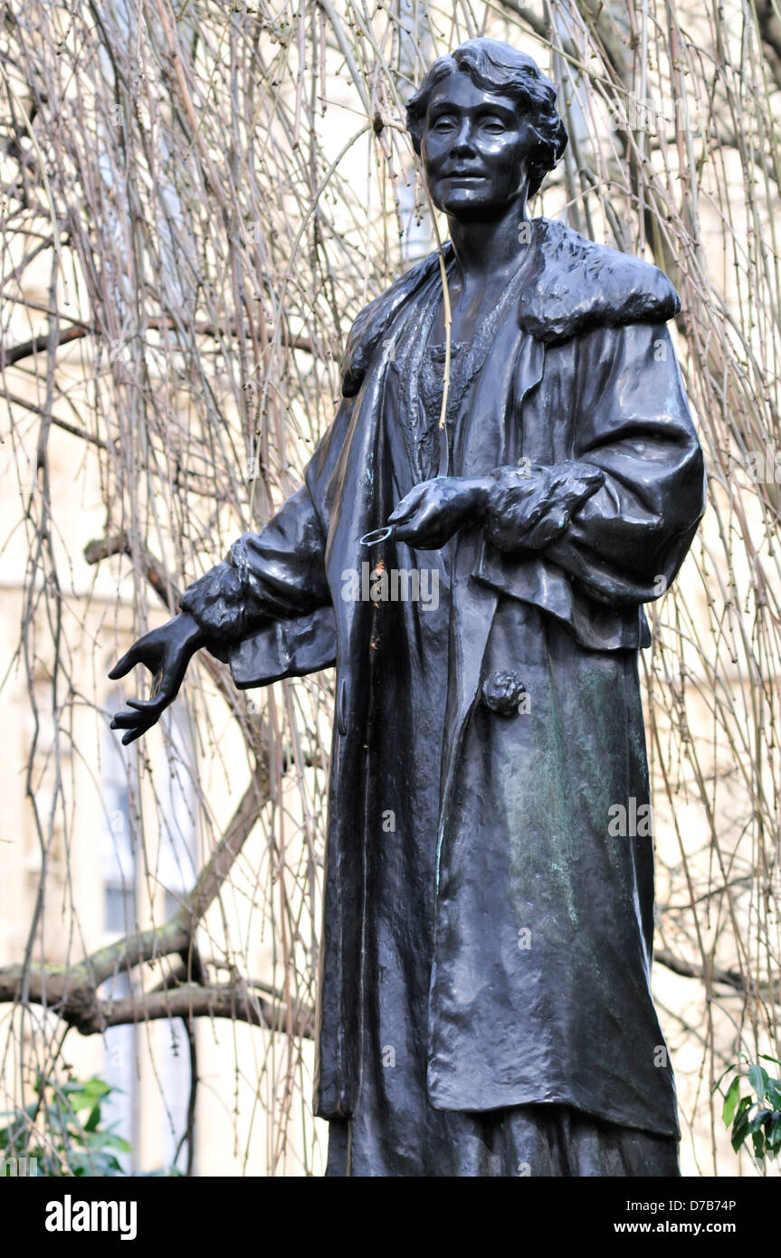 Emmeline pankhurst statue hi-res stock photography and images - Alamy