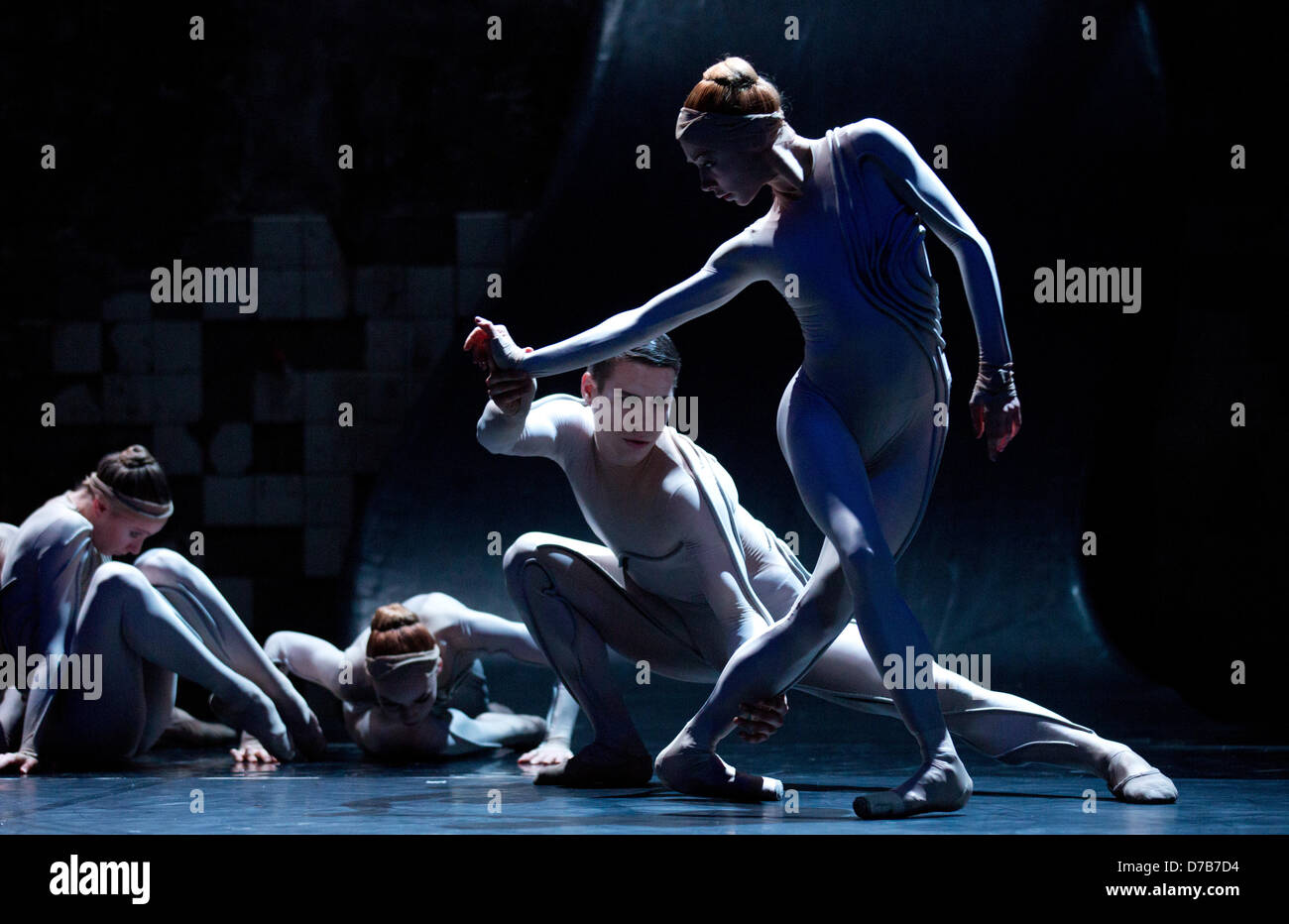 The ensemble of the State Ballet Berlin dances a scene of the piece ...