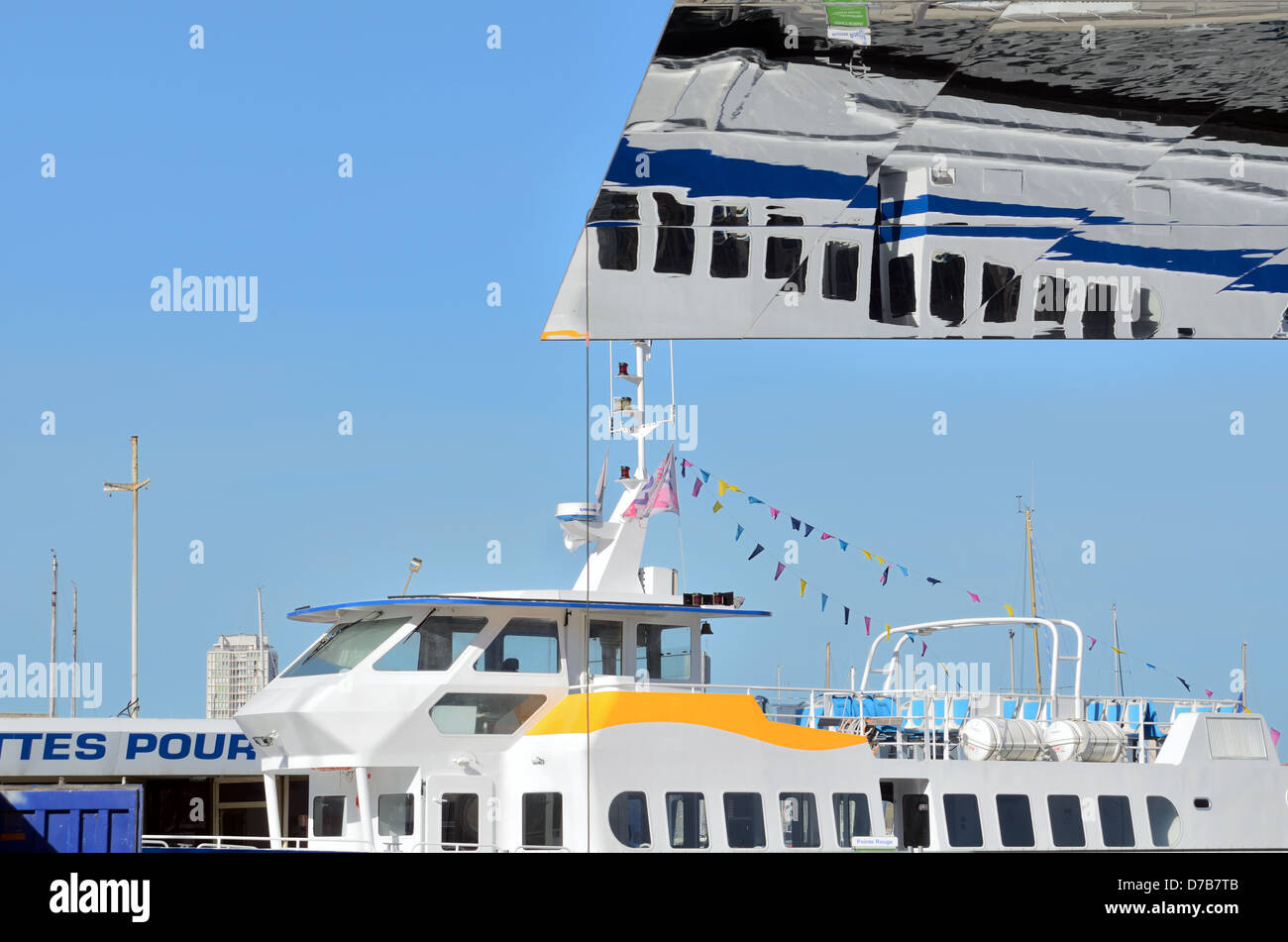 Canopy boat hi-res stock photography and images - Alamy