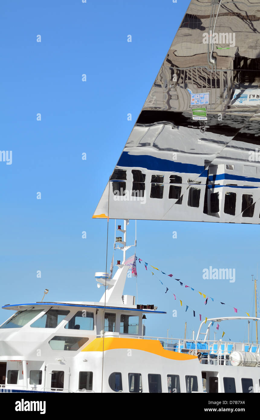 Reflections in norman foster canopy hi-res stock photography and images ...