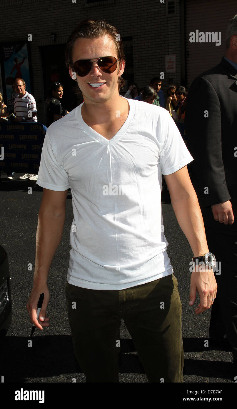 Dan Wheldon 2001 Indy 500 Winner outside The Ed Sullivan Theater for ...