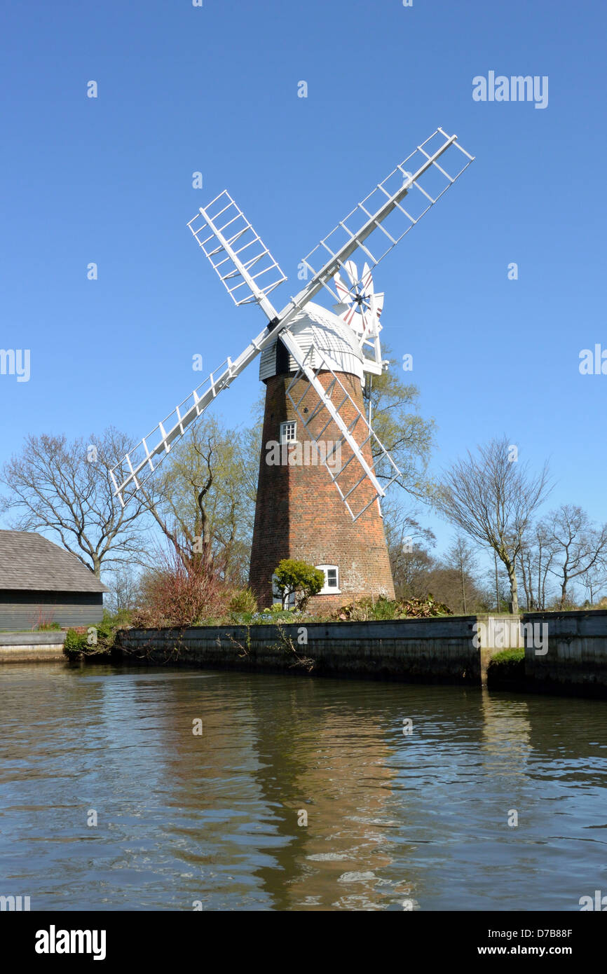 Hunsett Drainage Mill on the River Ant, north of Barton Broad, Norfolk ...