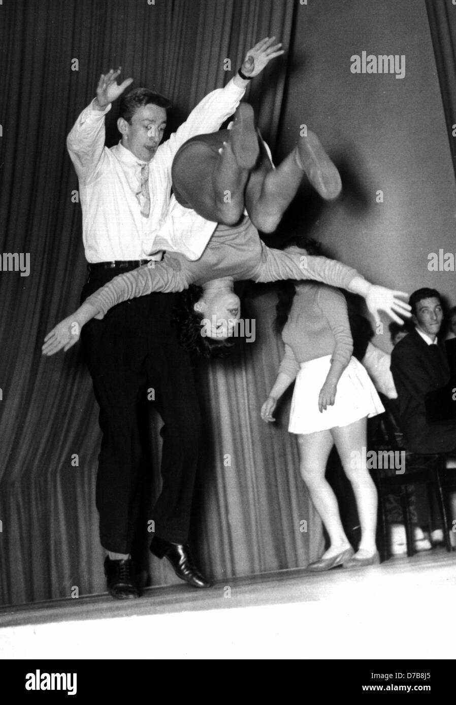 November 1954 hi-res stock photography and images - Alamy