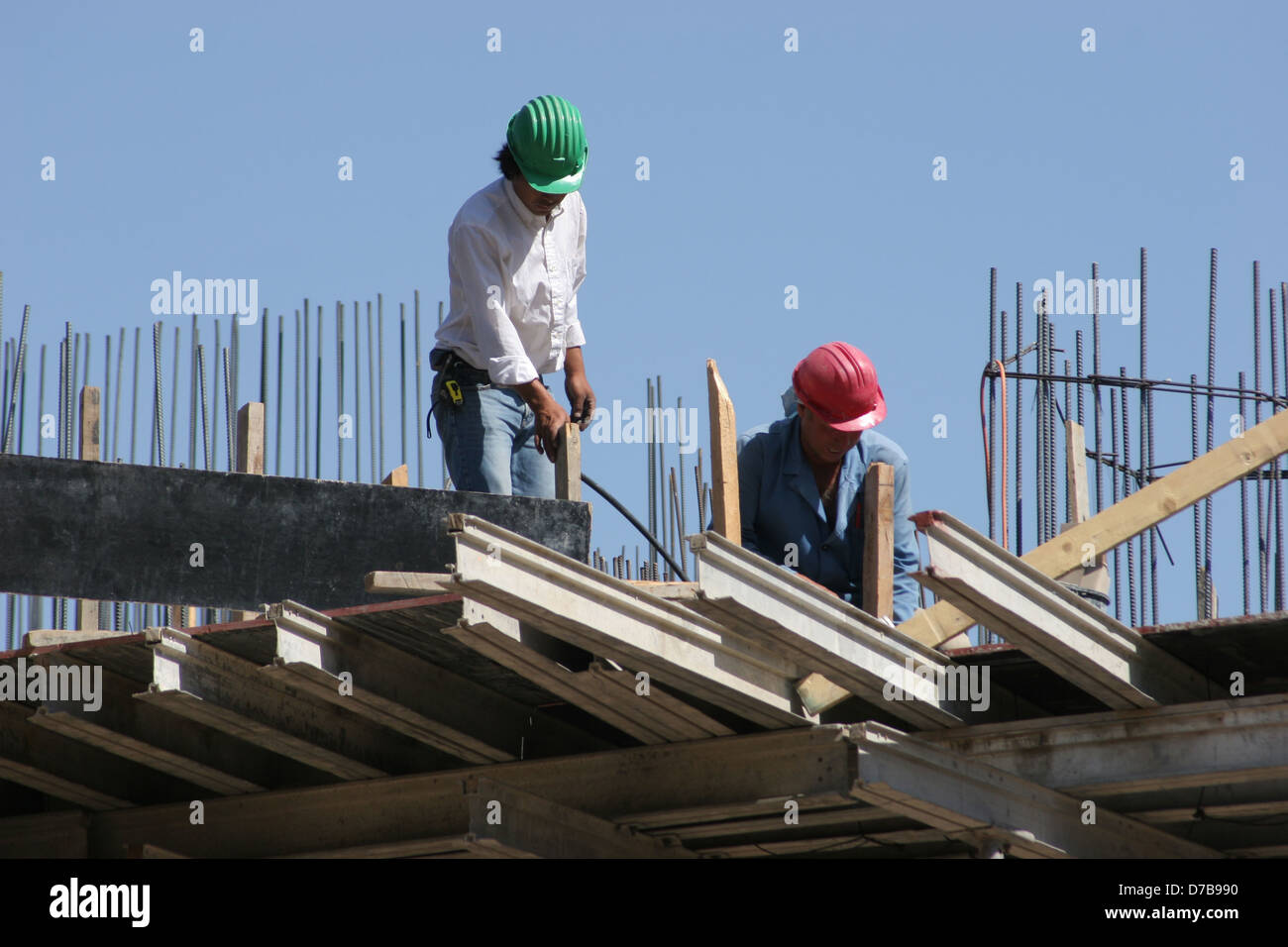construction workers in tel aviv Stock Photo - Alamy