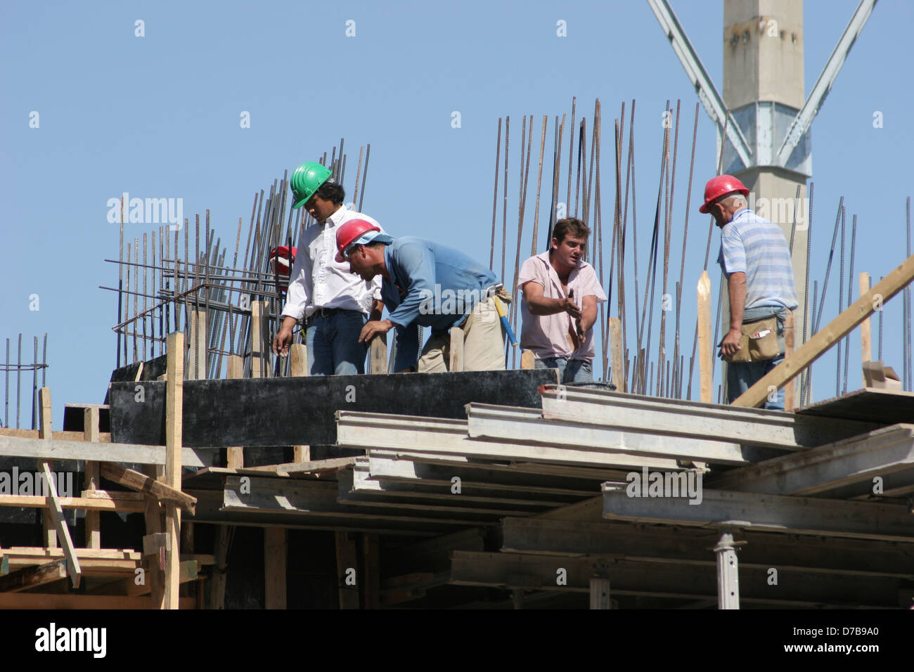 construction workers in tel aviv (2005 Stock Photo - Alamy