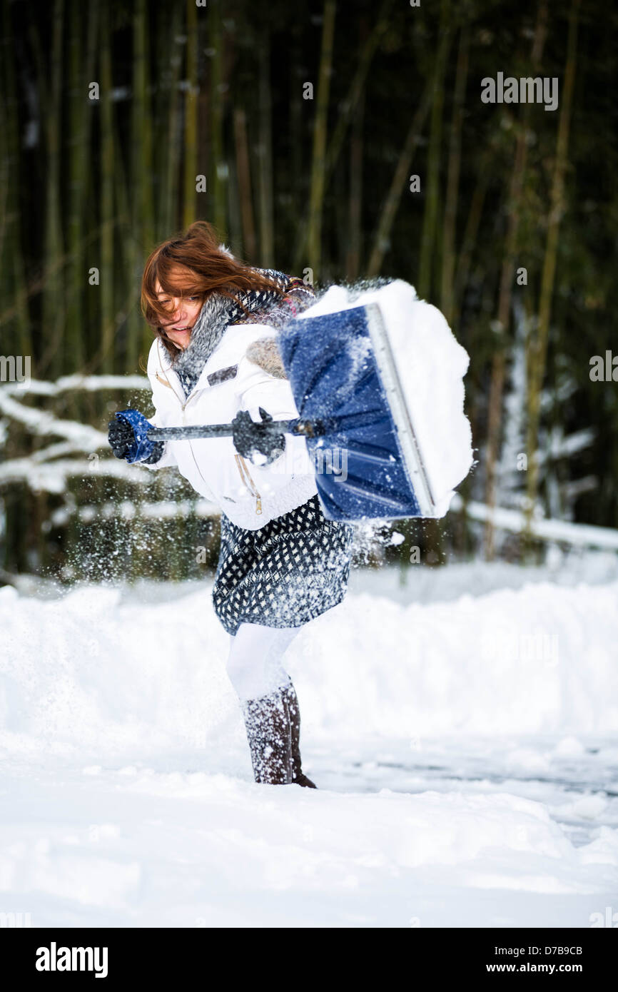 Woman shovel snow hi-res stock photography and images - Alamy