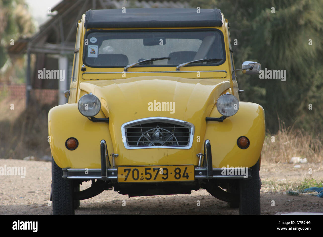 Citroen 2cv classic cars hi-res stock photography and images - Alamy