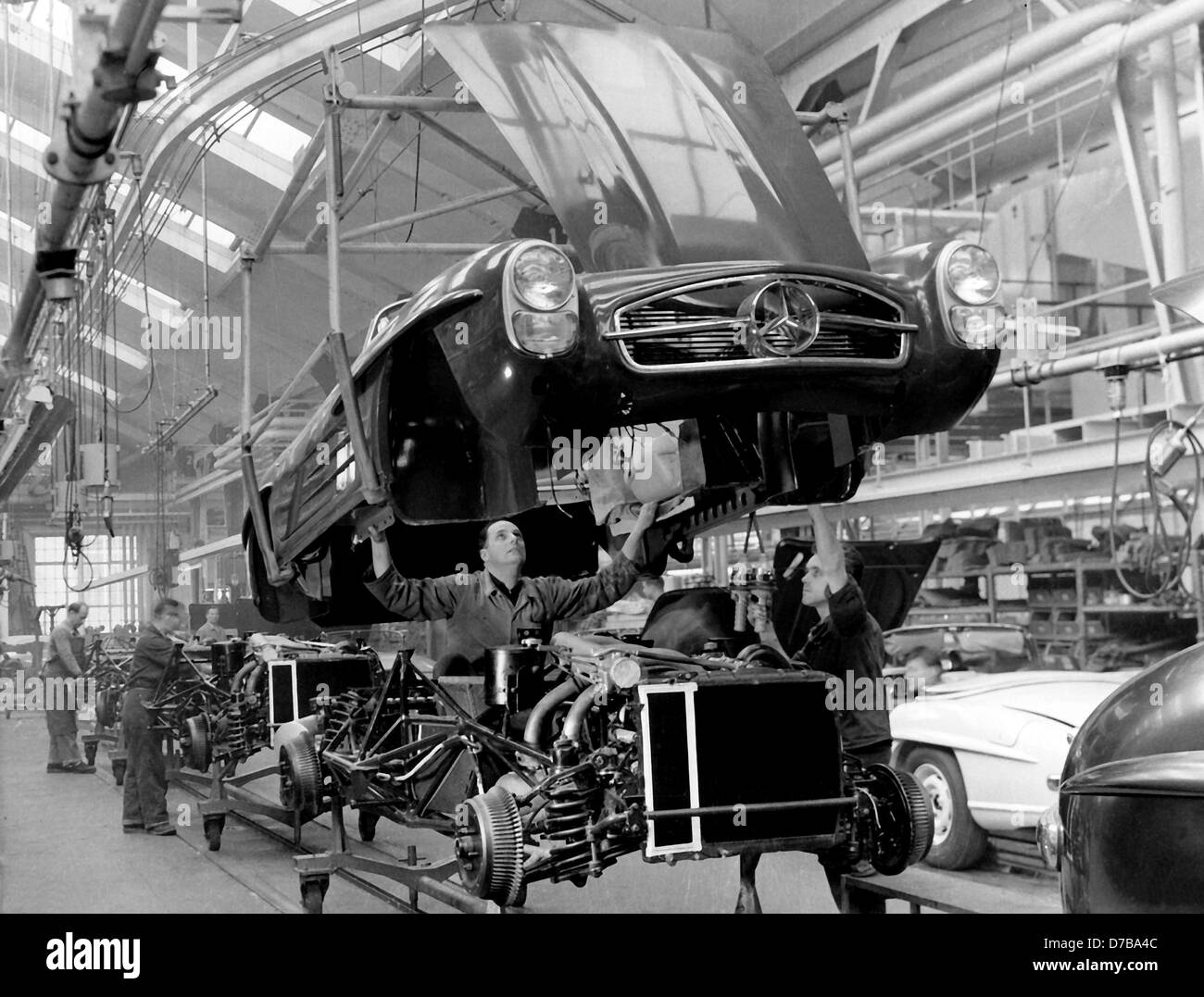 Production of a Mercedes-Benz sports car of the type 300 SL in ...