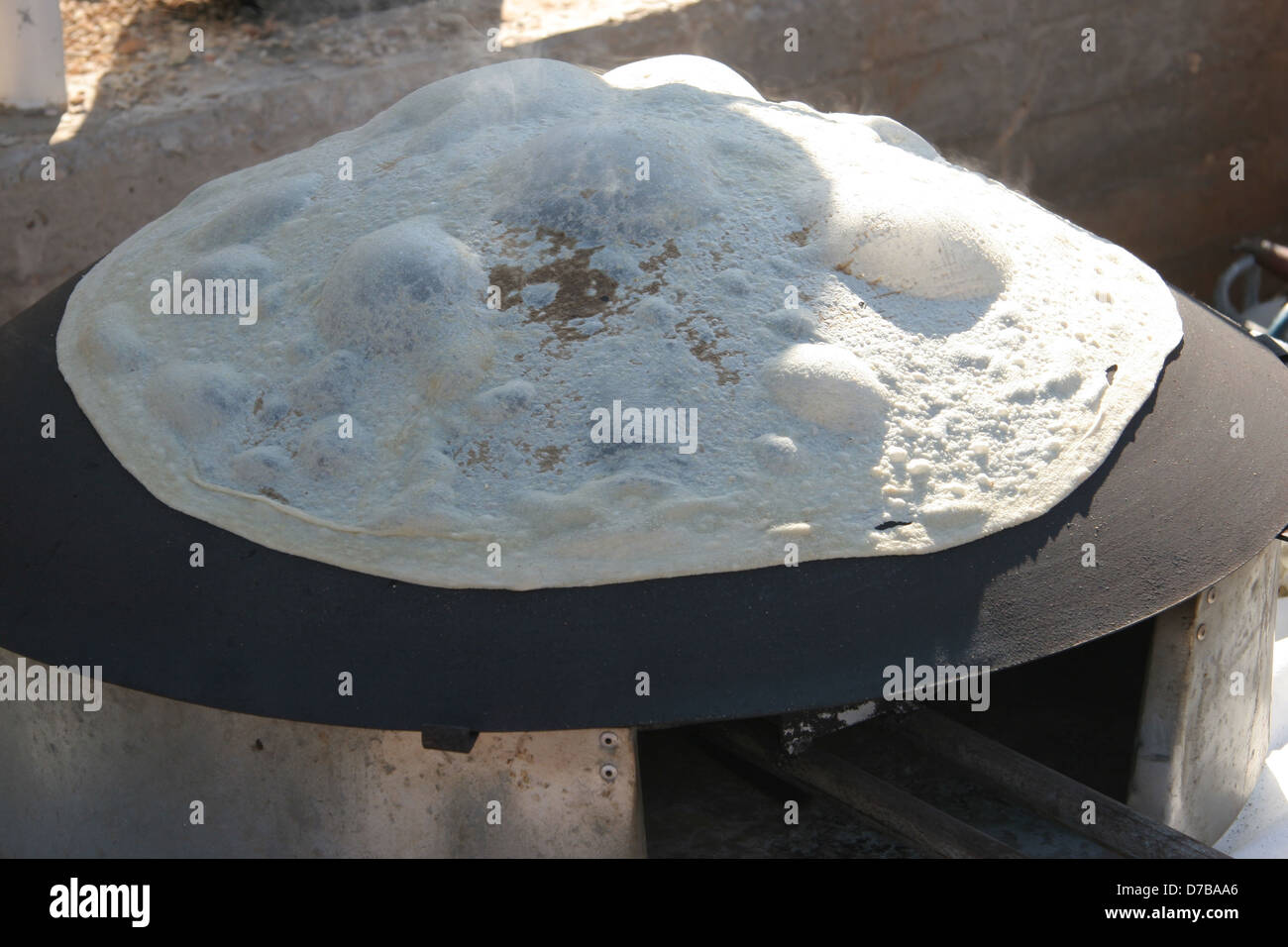 Bedouin tabun oven pita on hi-res stock photography and images - Alamy