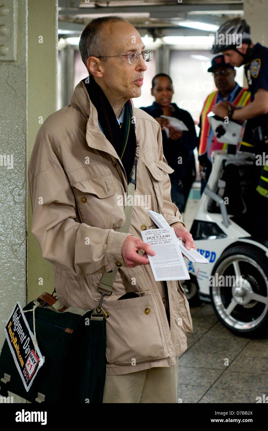 Mta employee hi-res stock photography and images - Alamy