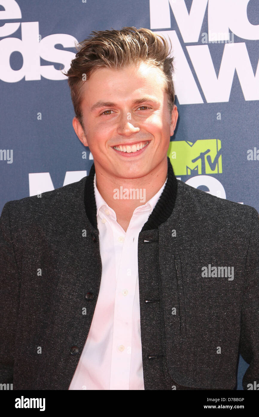 Kenny Wormald Abs