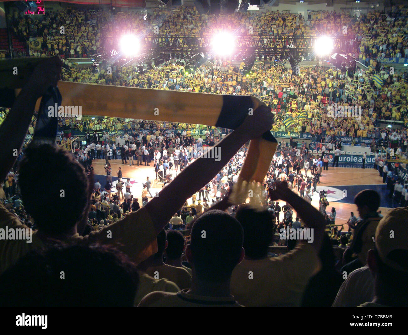 Basketball fans hi-res stock photography and images - Alamy