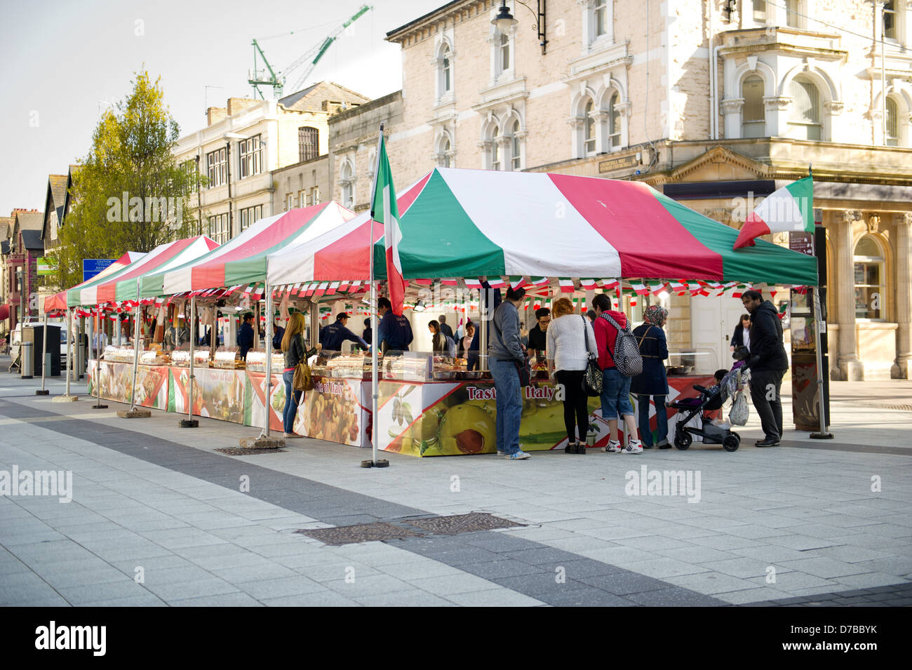 Cardiff queen street hi-res stock photography and images - Alamy