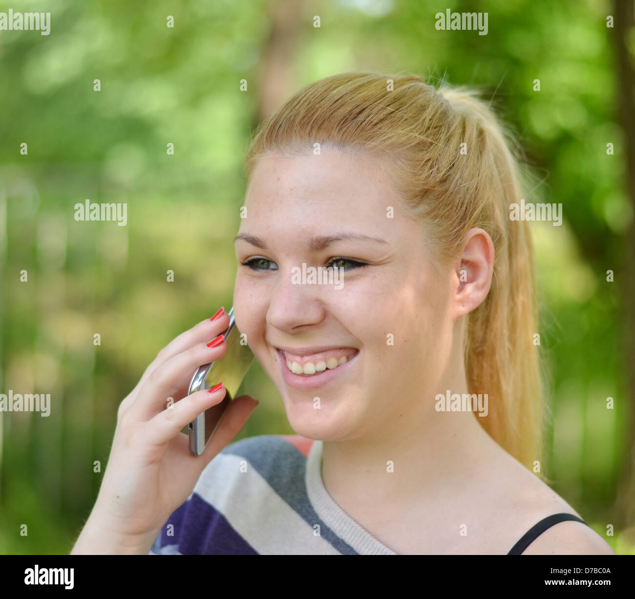 Portrait of happy teen girl talking on cell phone Stock Photo - Alamy