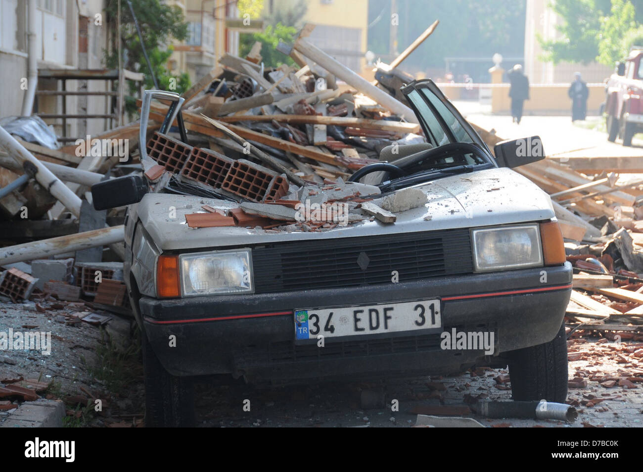 Atmosphere 5.9 magnitude earthquake in Turkey Simav, Turkey – 19.05.11 ...