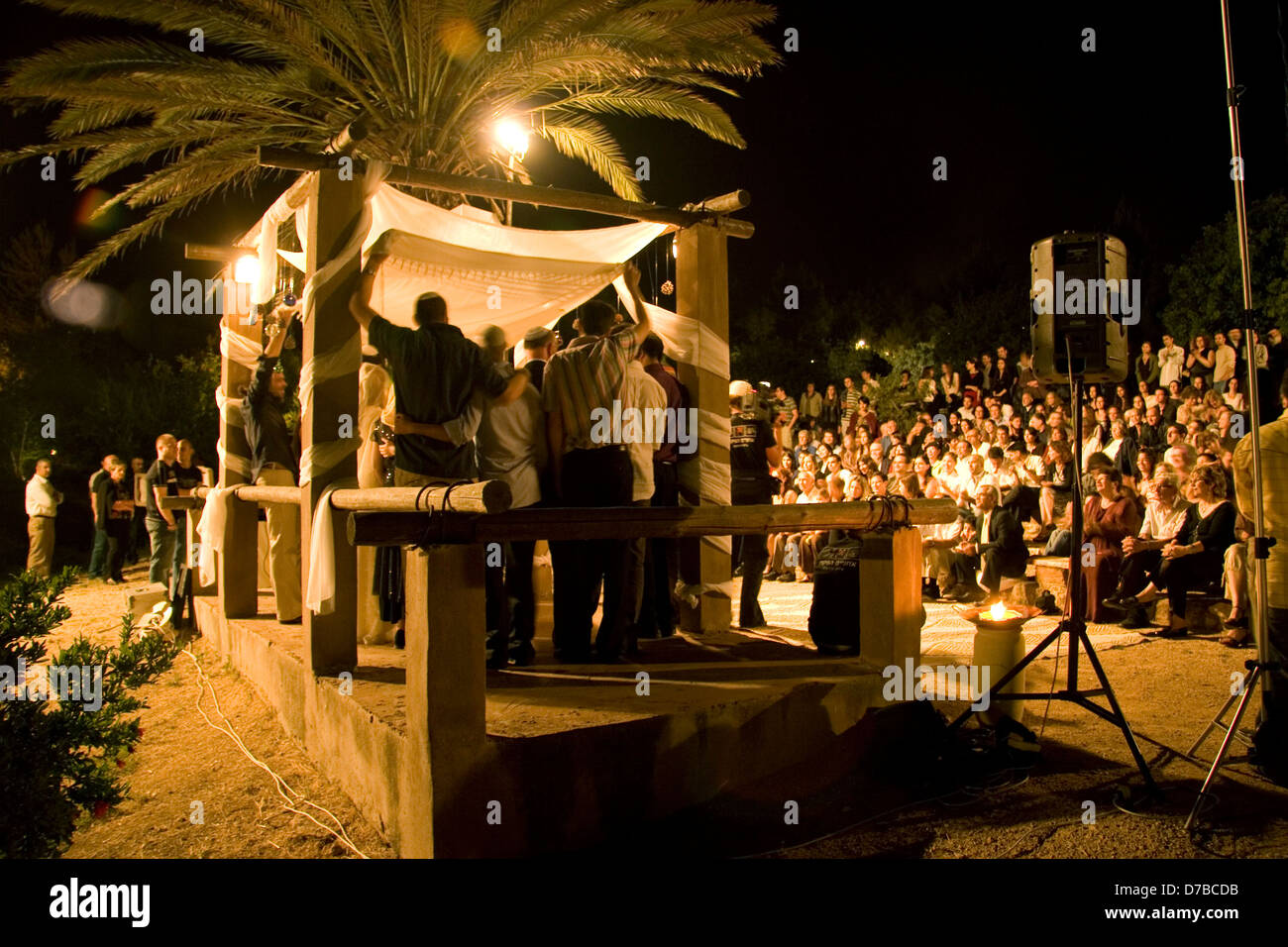 Jewish wedding canopy hi-res stock photography and images - Alamy