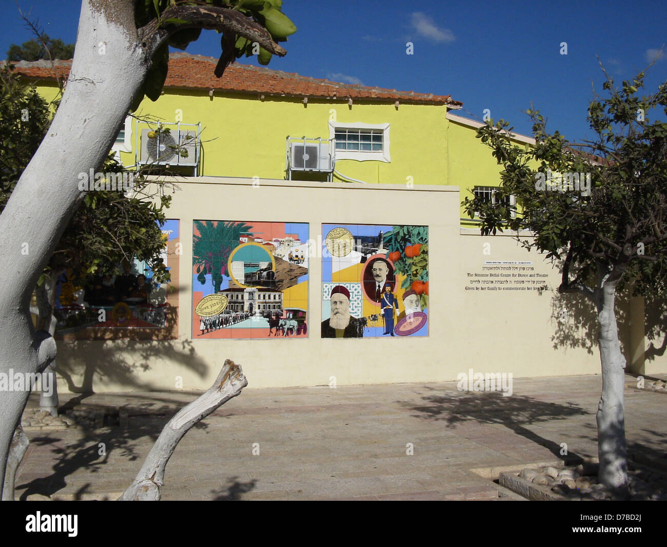 Decorated wall at neveh tsedek in tel aviv Stock Photo - Alamy