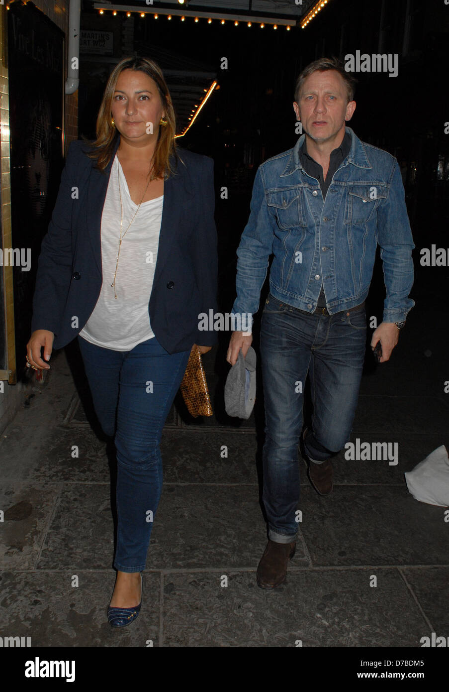 Daniel craig wearing denim jacket hi-res stock photography and images ...