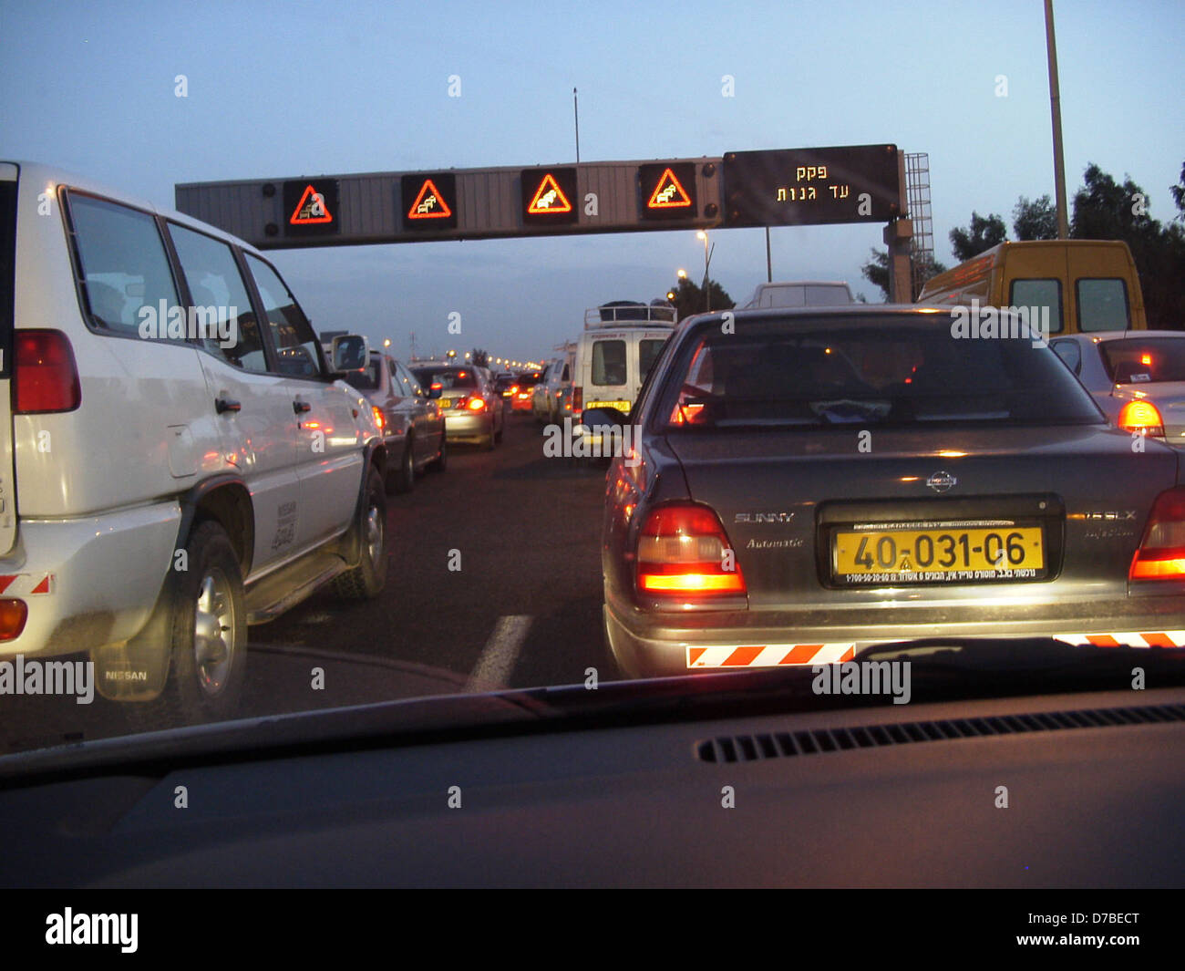 Freeway sign tel aviv hi-res stock photography and images - Alamy