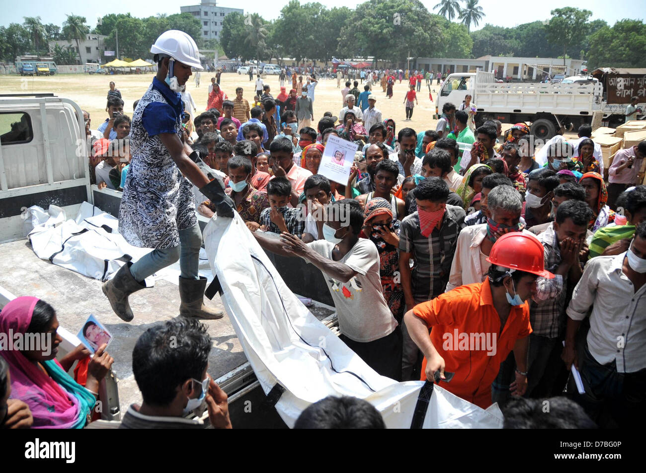 Dead construction workers hi-res stock photography and images - Alamy