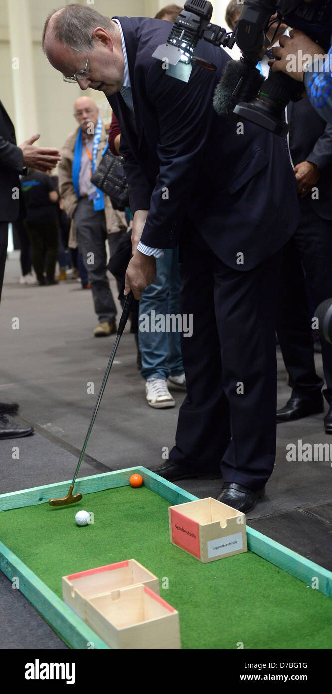 Miniature golf booth hi-res stock photography and images - Alamy