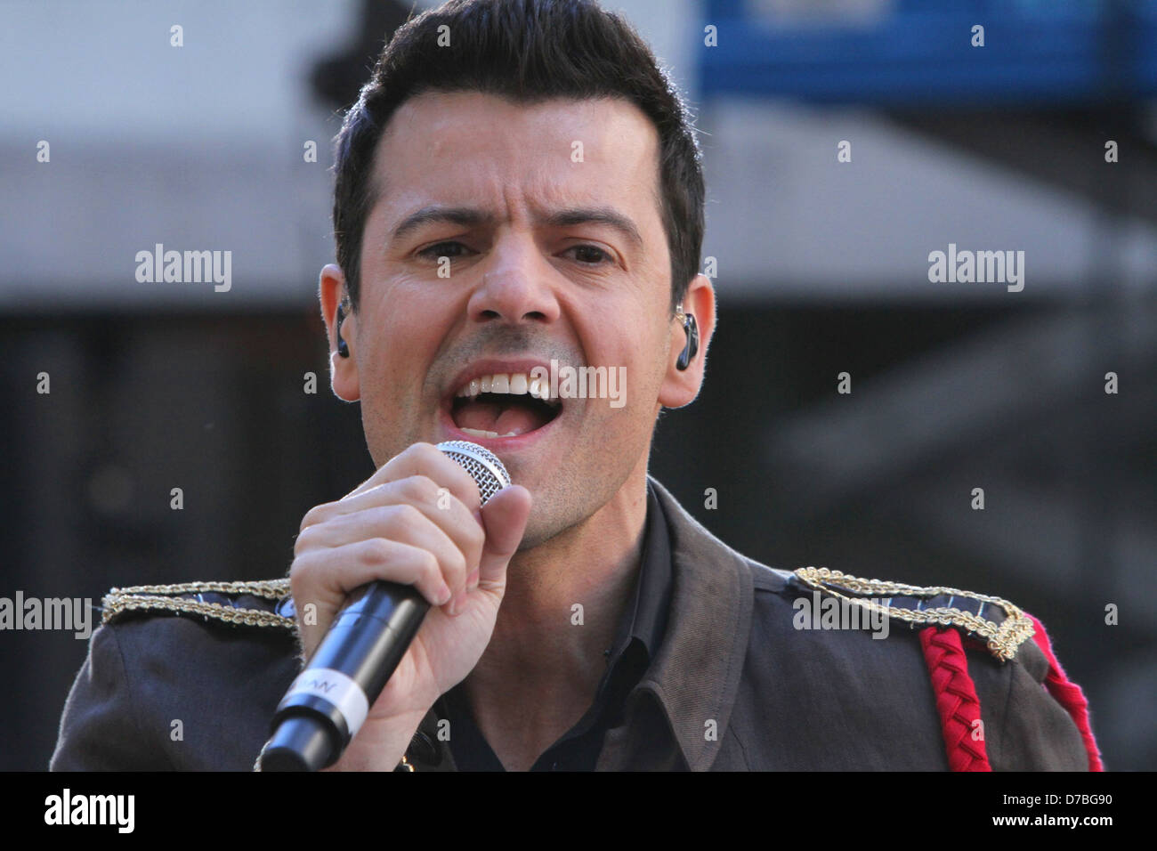 Jordan Knight New Kids On The Block and Backstreet Boys perform live on ...