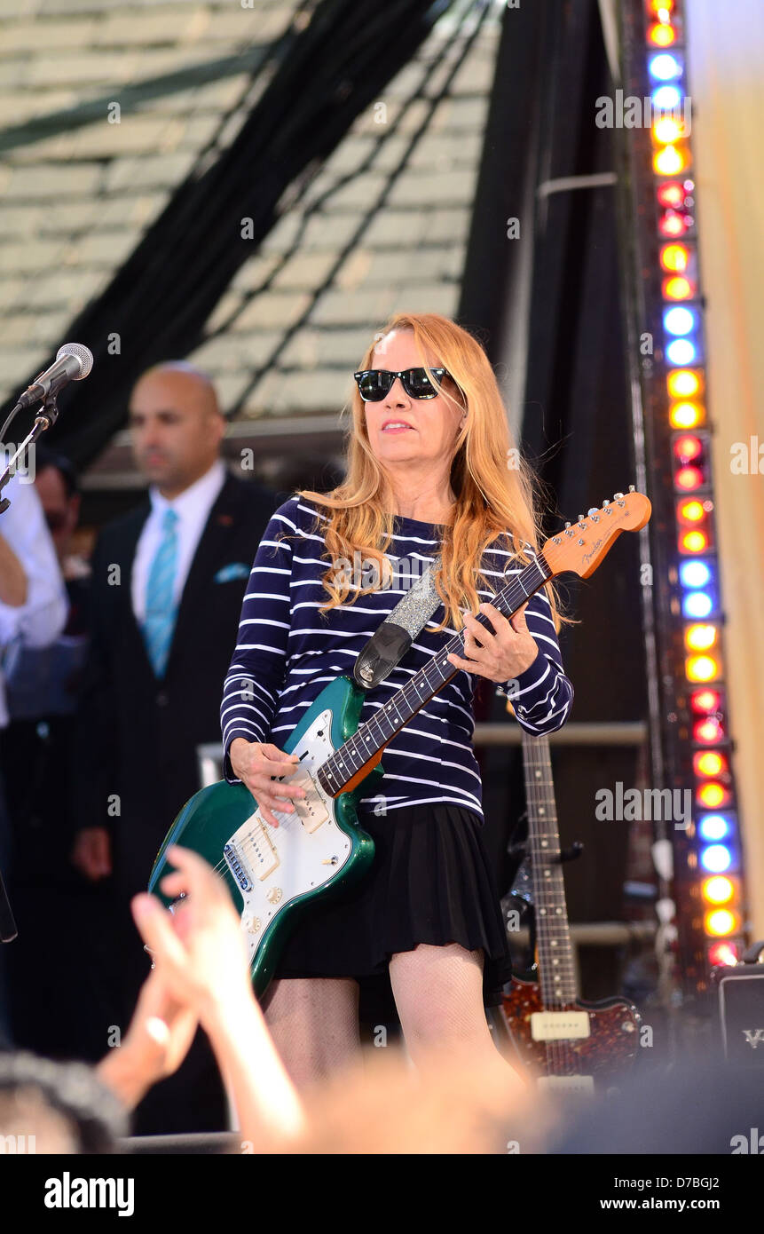 Charlotte caffey hi-res stock photography and images - Alamy