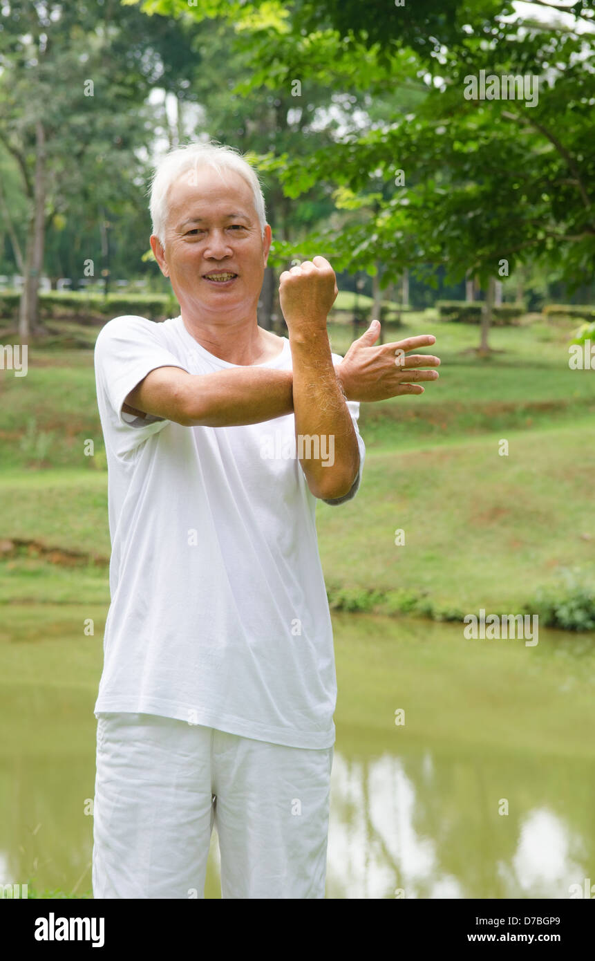 Retired Asian chinese senior man exercising in park Stock Photo - Alamy