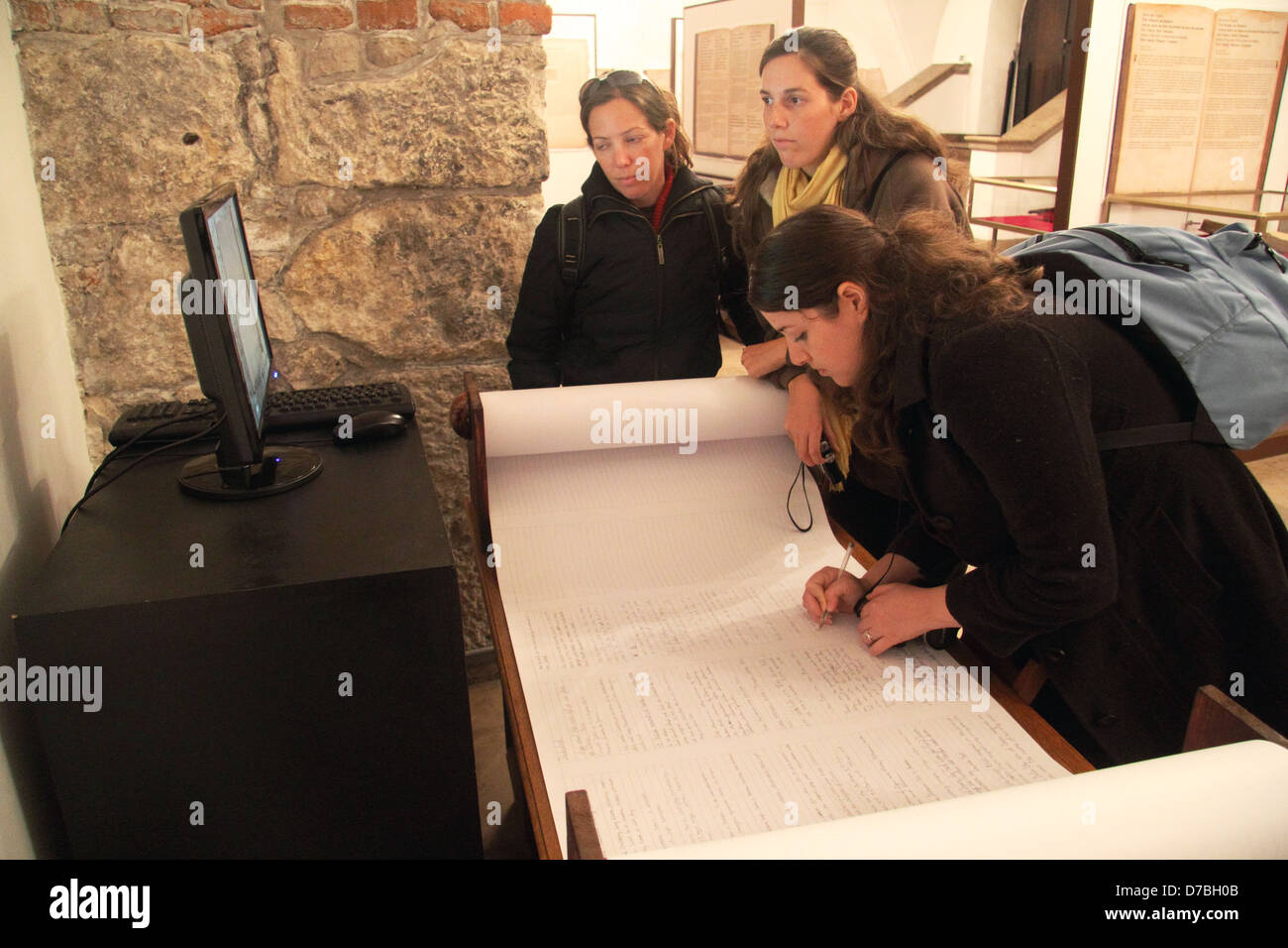 Torah scroll female hi-res stock photography and images - Alamy