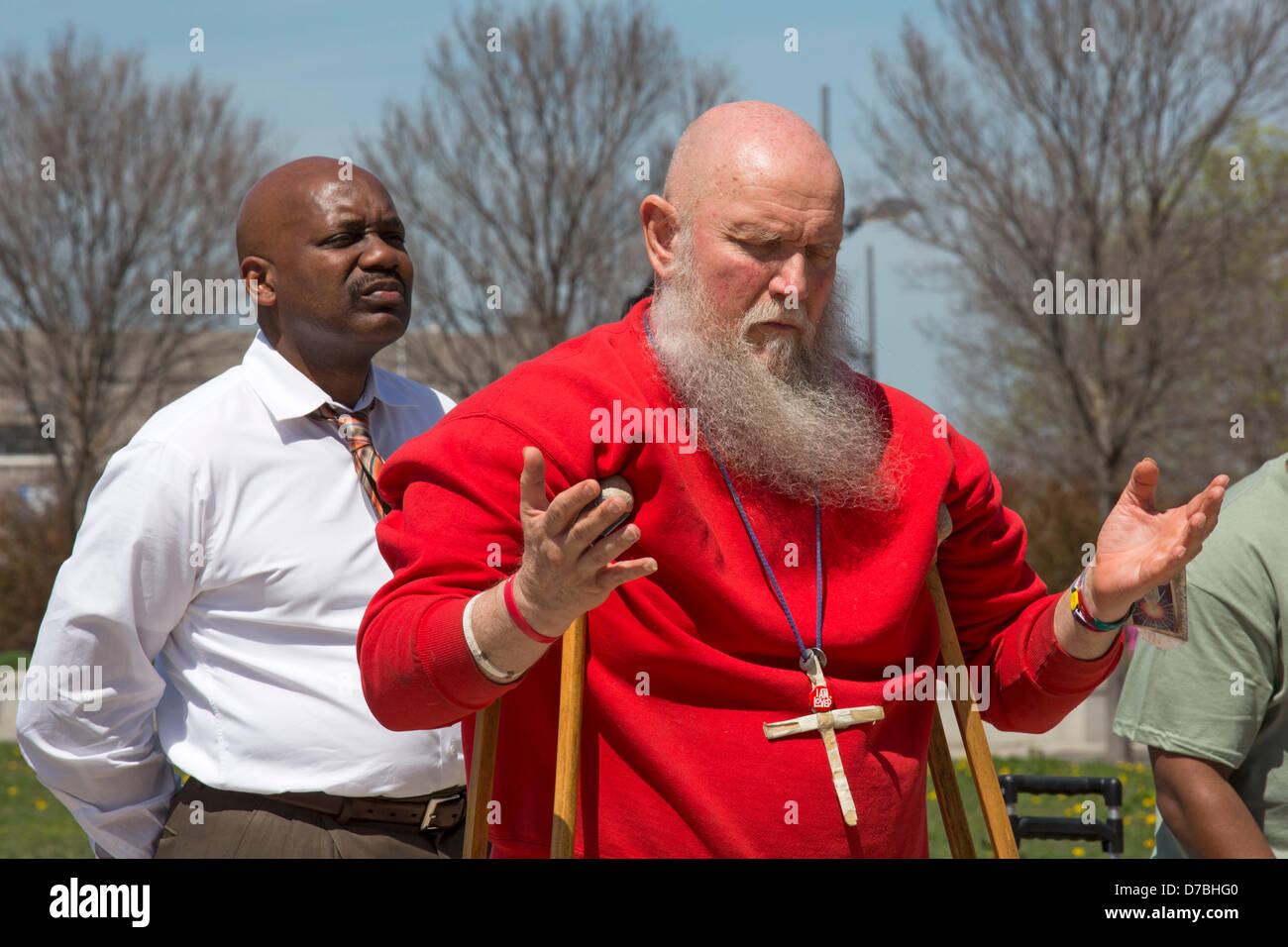 Leaning on crutches hi-res stock photography and images - Alamy