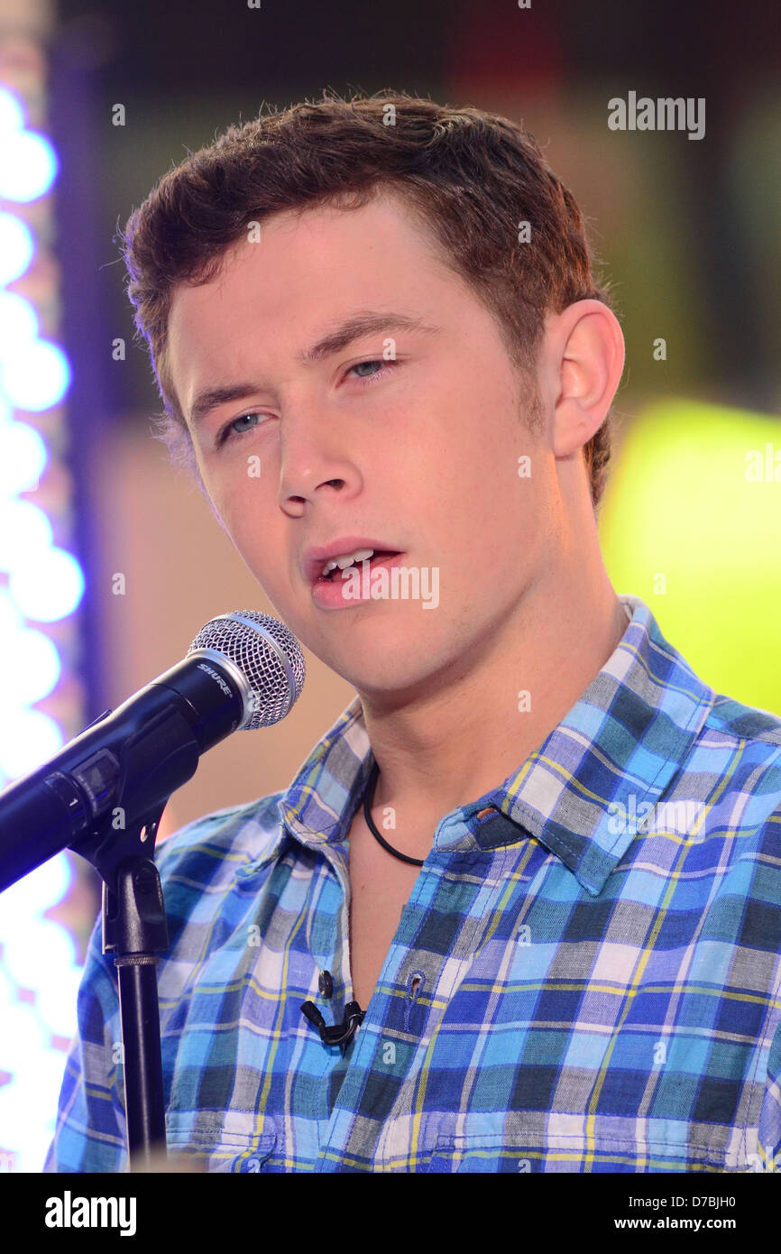 American Idol winner Scott McCreery performing at Rockefeller Center ...