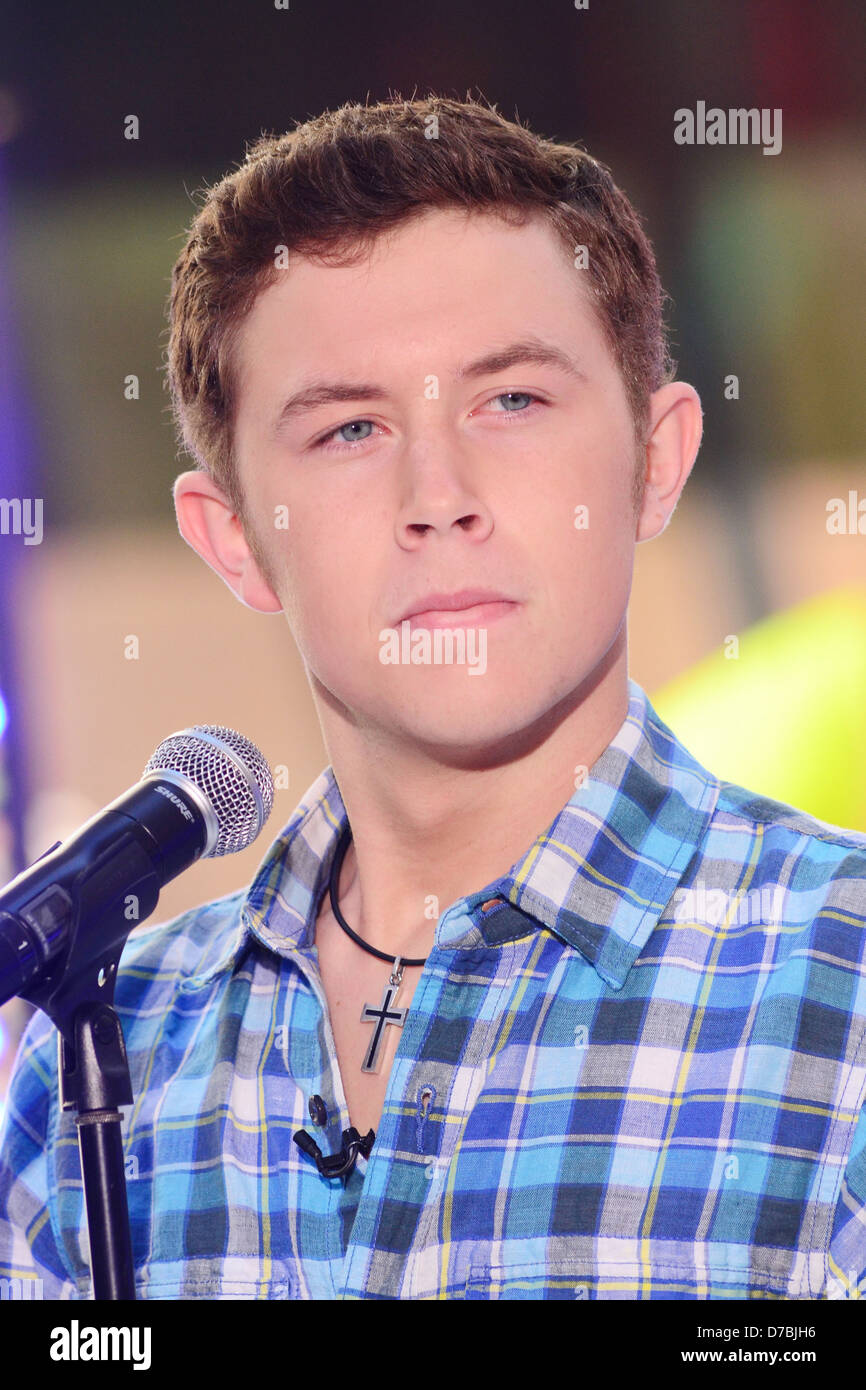 American Idol winner Scott McCreery performing at Rockefeller Center ...