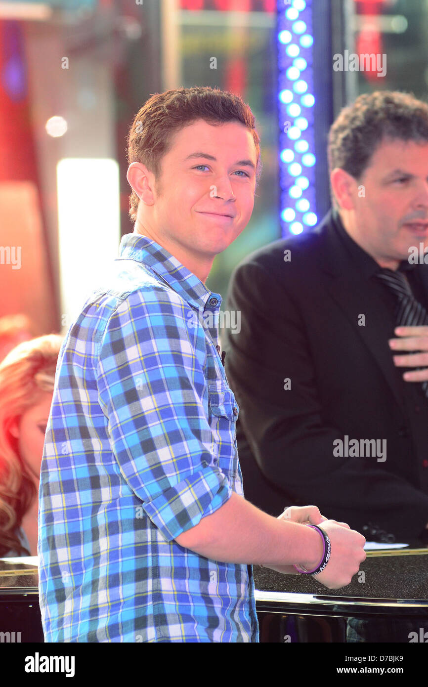 American Idol winner Scott McCreery performing at Rockefeller Center ...