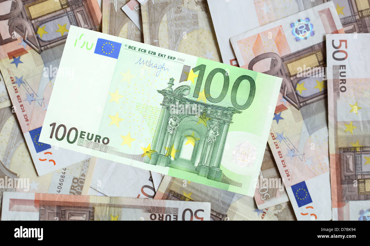 Money scattered on floor hi-res stock photography and images - Alamy