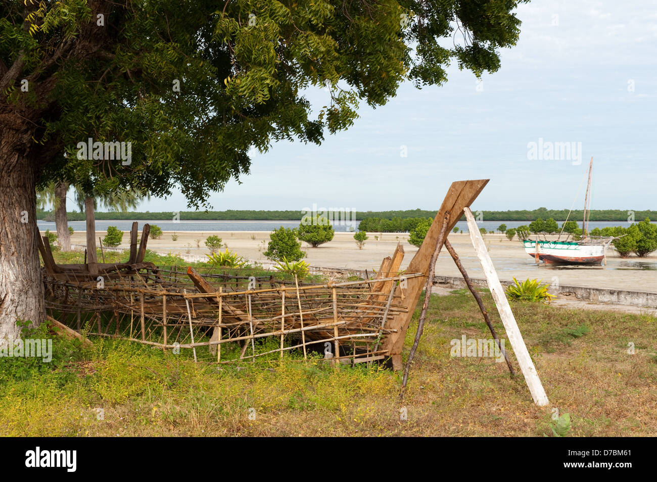 Dhow building hi-res stock photography and images - Alamy
