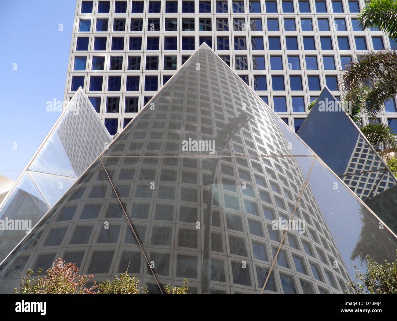 Azrieli mall hi-res stock photography and images - Alamy