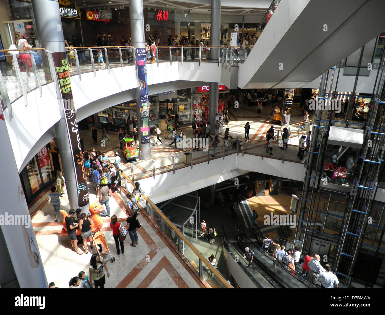 Azrieli center shopping mall hi-res stock photography and images - Alamy