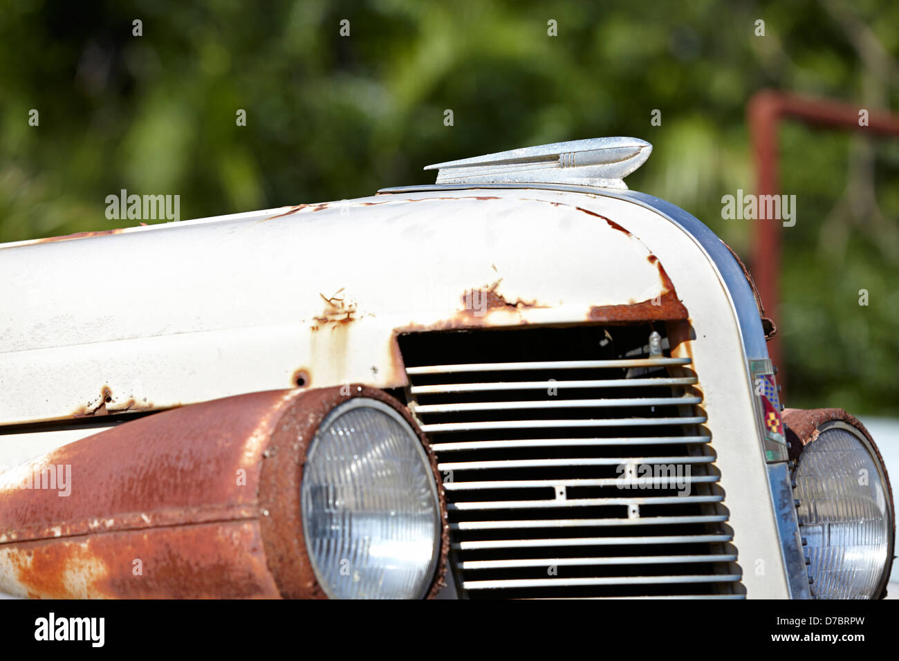Rusty vintage car bonnet Stock Photo - Alamy