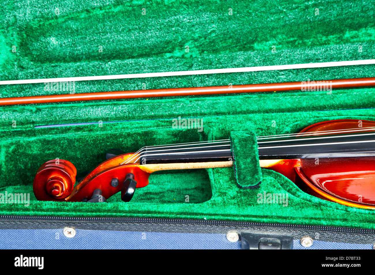 Modern violin hi-res stock photography and images - Alamy