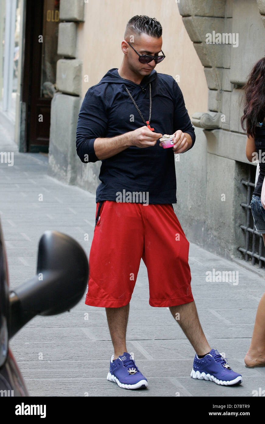 Mike The Situation Sorrentino Jersey Shore Cast Members Go For Ice