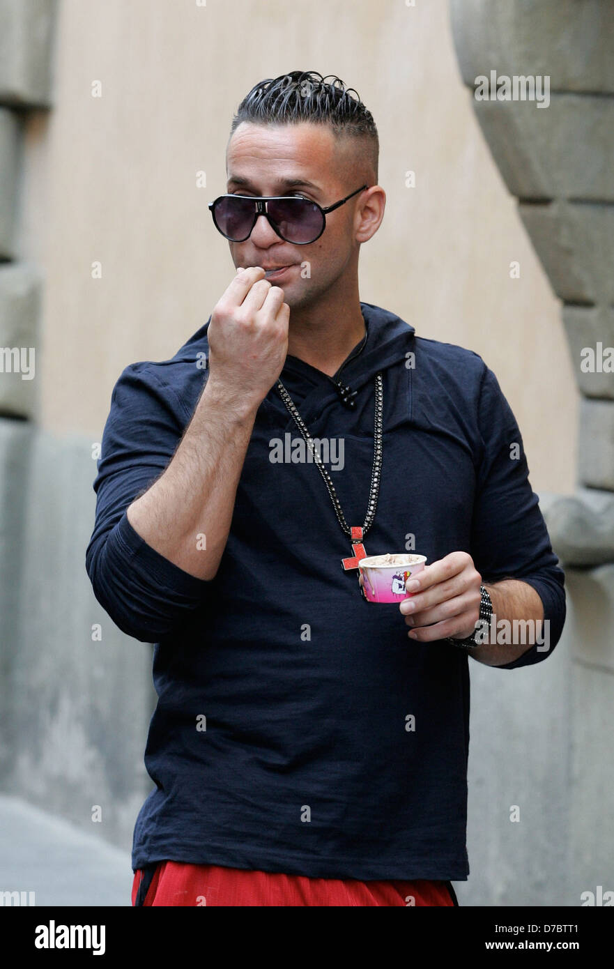 Mike The Situation Sorrentino Jersey Shore Cast Members Go For Ice