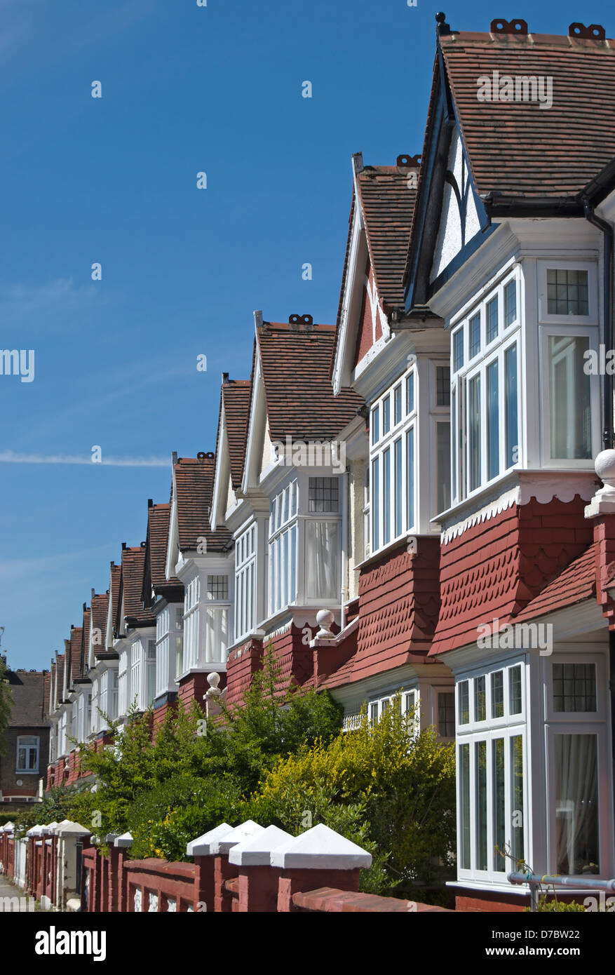 Edwardian terrace houses hi-res stock photography and images - Alamy